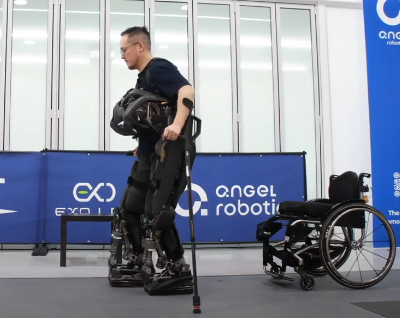Revolutionary Self-Installing Exoskeleton: KAIST’s WalkOn Suit F1 ...